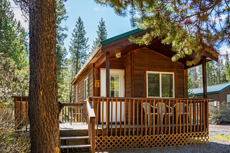 Enjoy Nature’s Paradise in These Outdoor Towns | Petite Retreater
